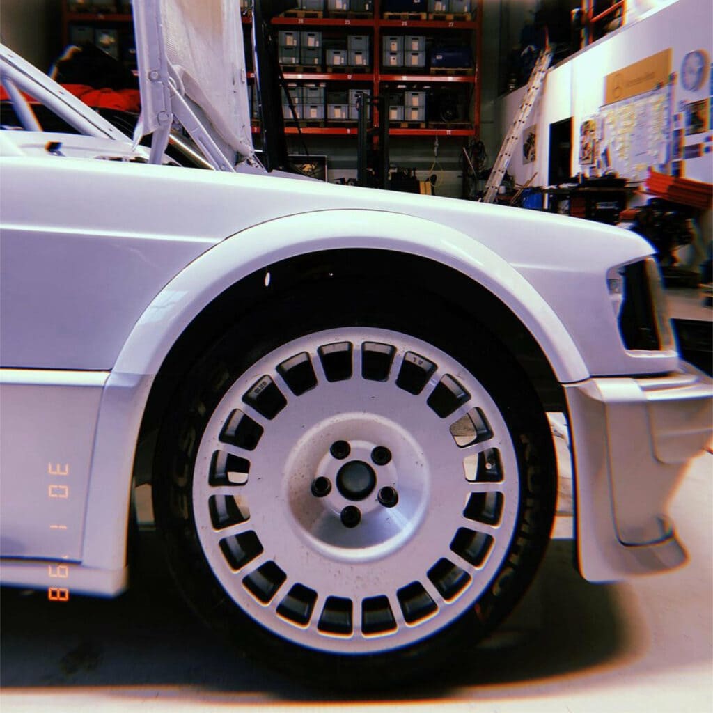 Compomotive TH1882 8x18 ET35 motorsport wheel Mercedes Benz 190E 2.3-16 ...