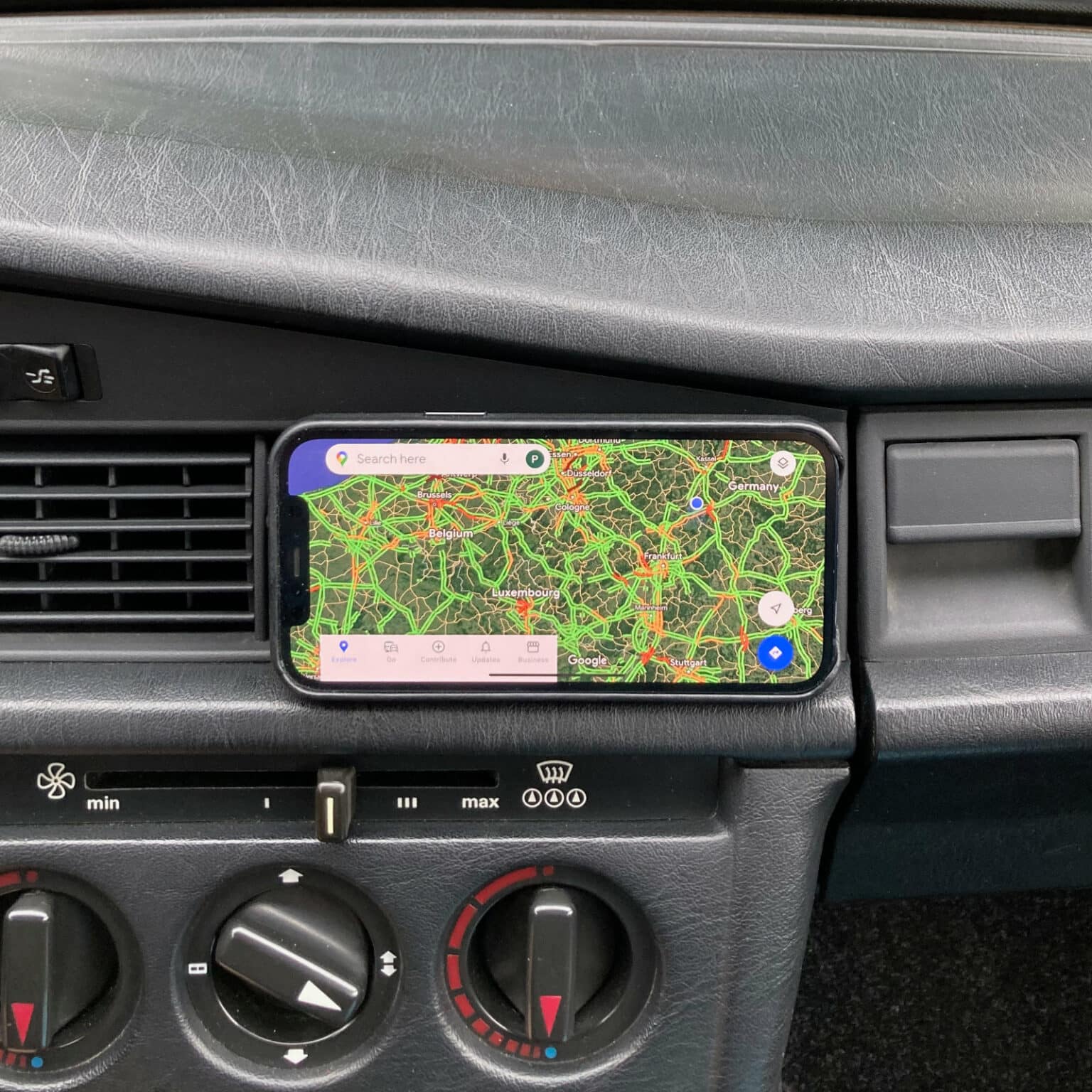 MagSafe Phone Holder Center Console Mercedes W201 190E - rpm-depot.de