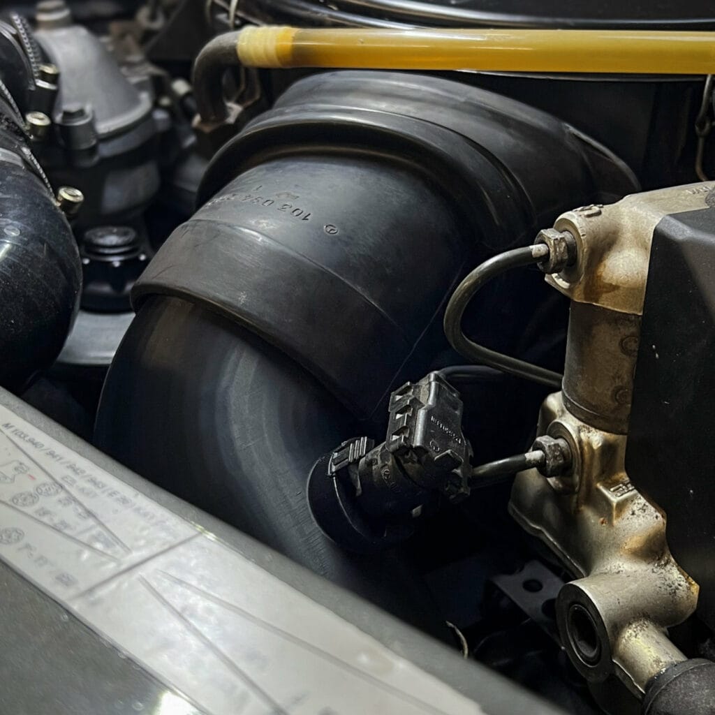 Cold Air Intake Scoop Mercedes W201 190E 2.6 M103 - rpm-depot.de